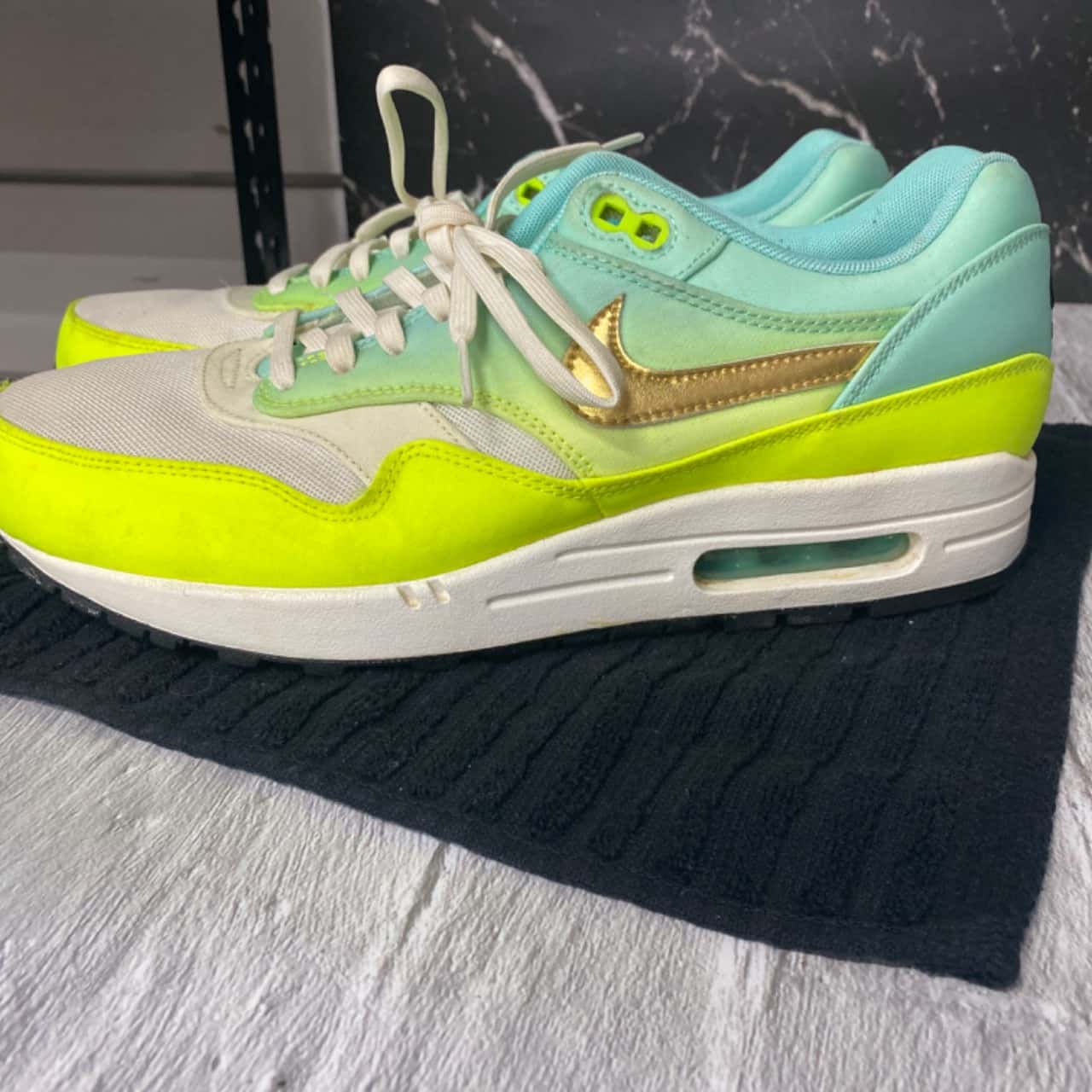 Nike Air Max Premium size 11 women’s (s)