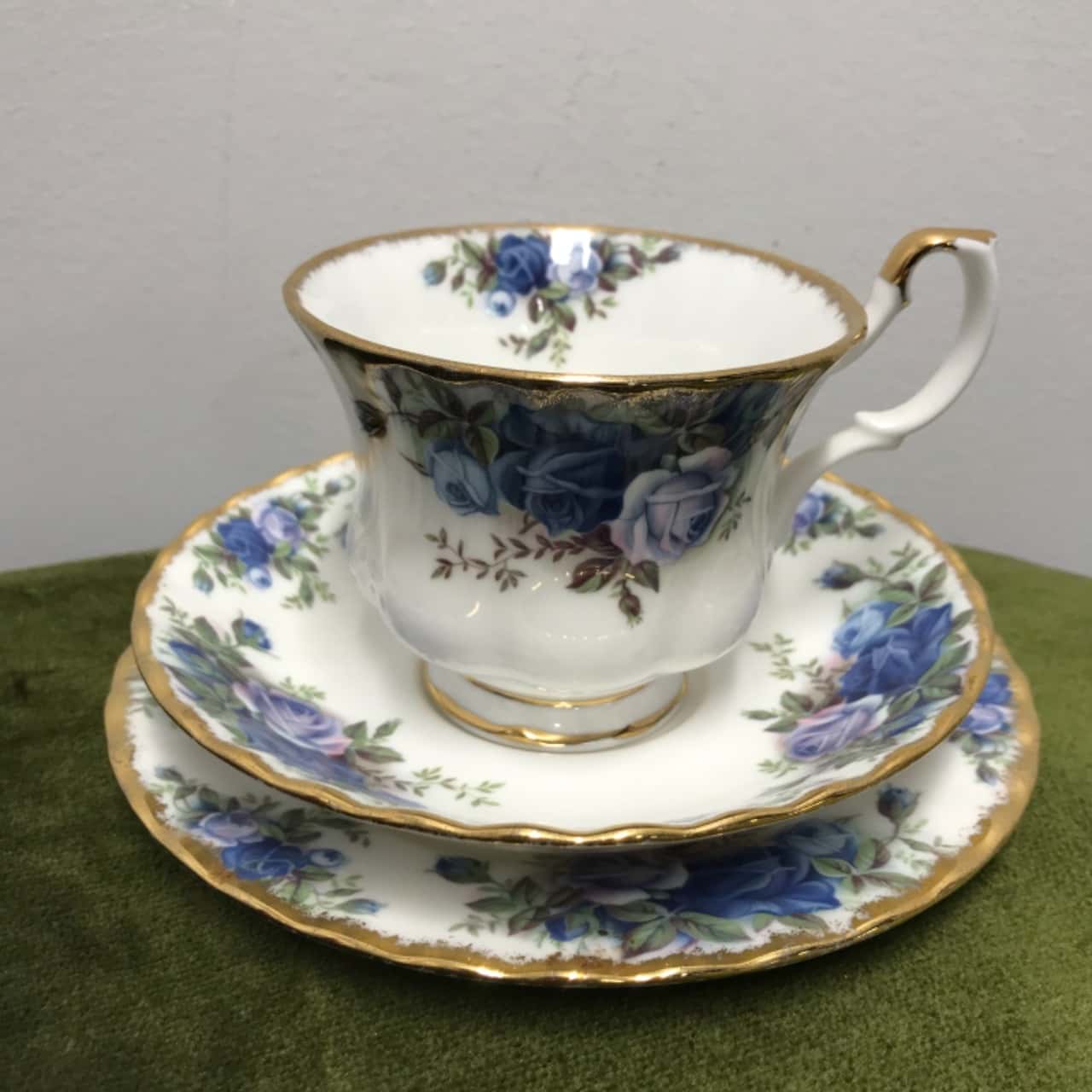 Royal Albert 'Moonlight Rose' Trio (s)