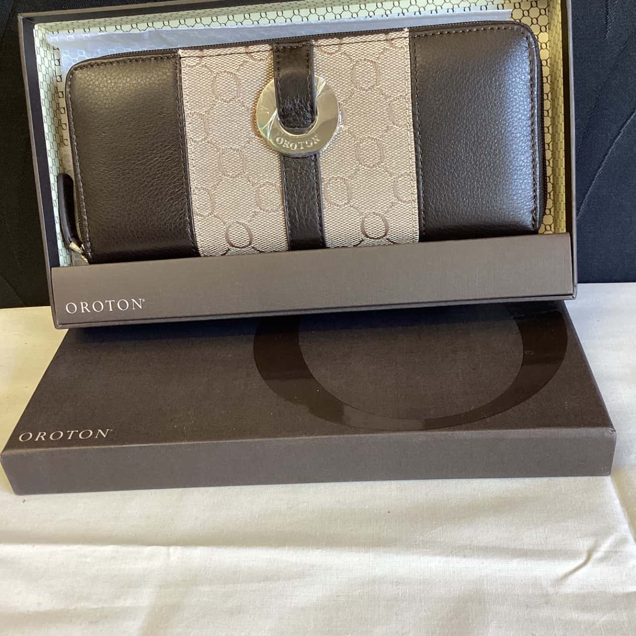 Oroton Essentials multi pocket wallet (s)