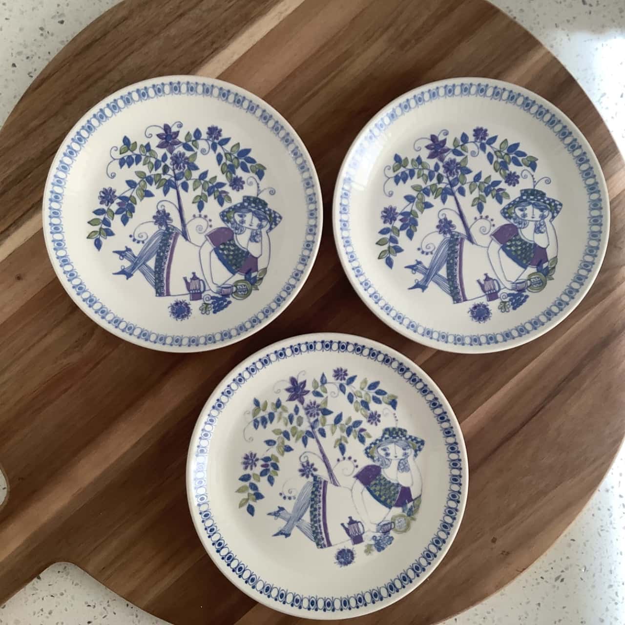 Figgjo. Three Dessert/ Fruit Bowls and Three Side Plates.