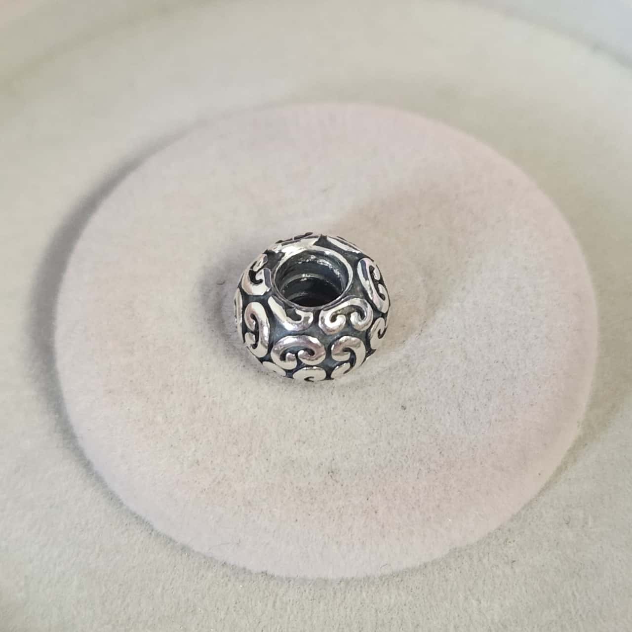 Pandora - Feeling Groovy Charm - Retired(s)
