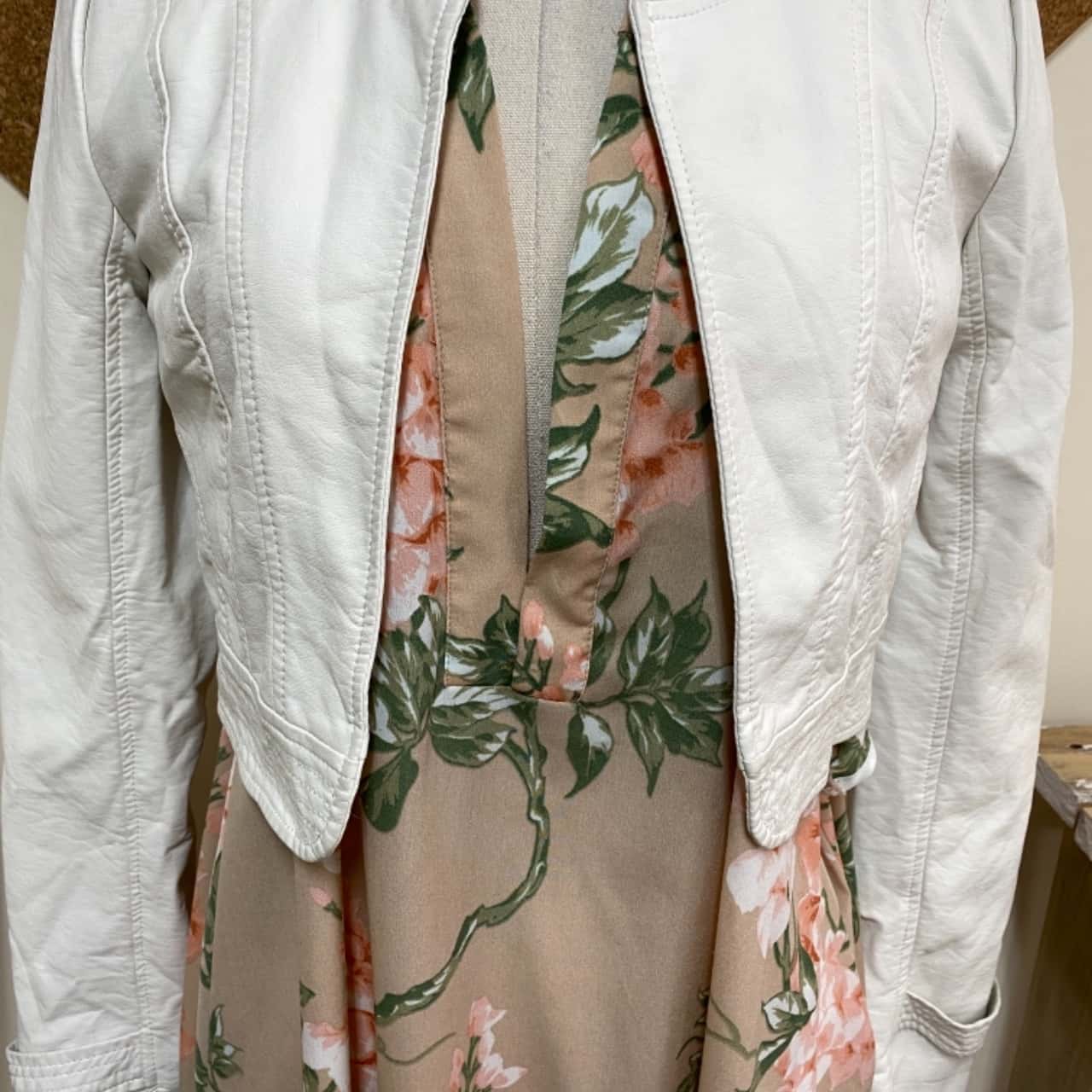 Guess Women's Size S Open Jacket White (s)