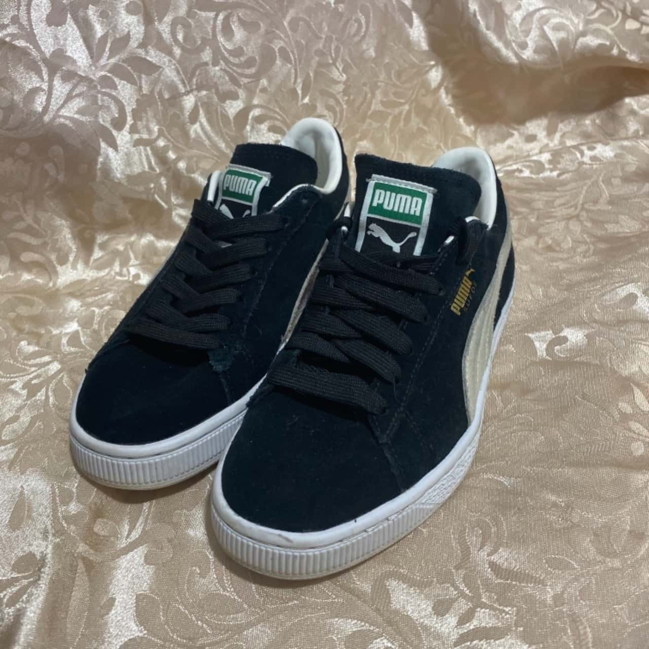 Womens Puma Size 4 Black Suede Sneaker(s)