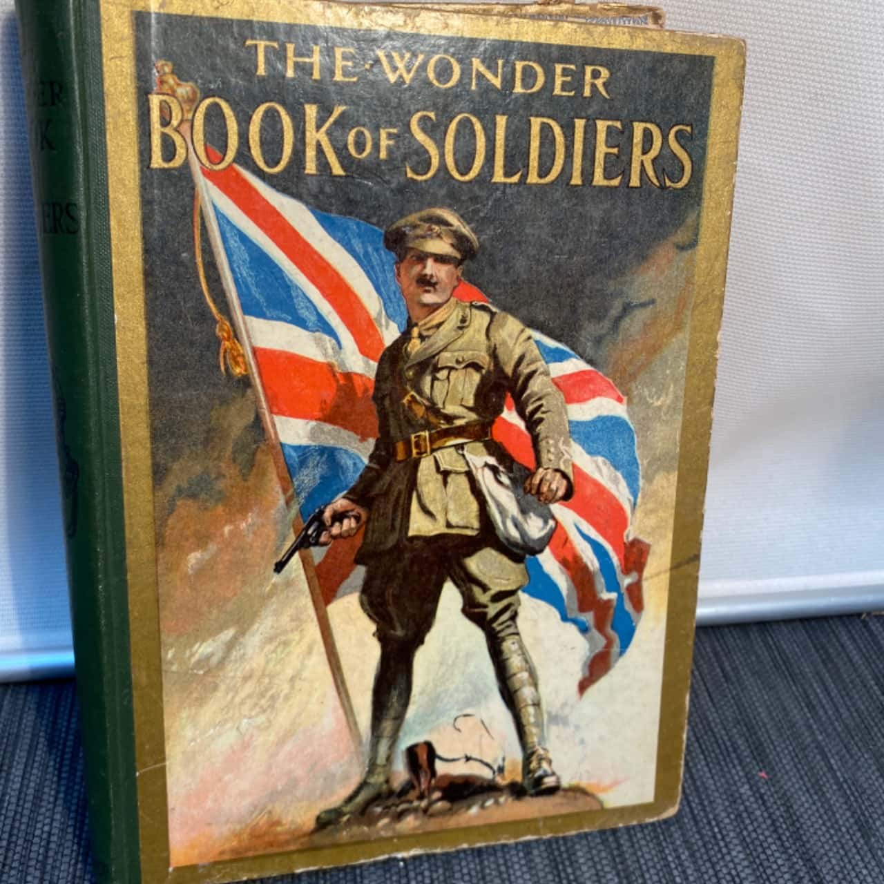 The wonder book of soldiers 1920(s)