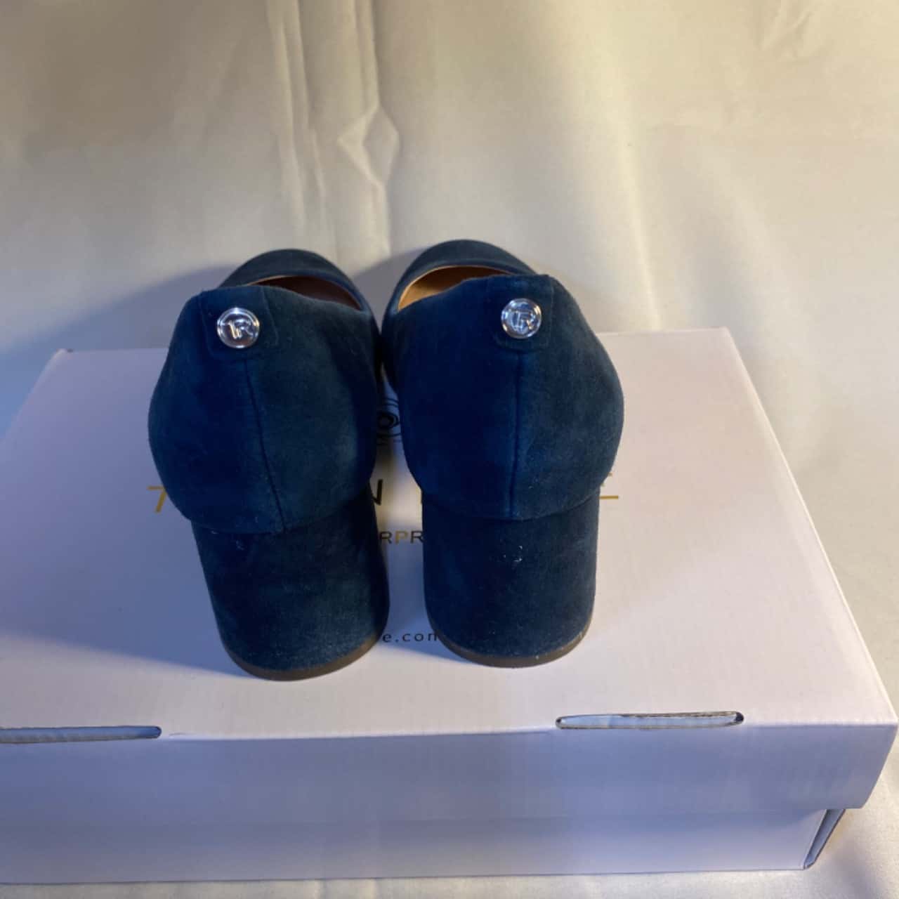 Womens Size 6.5 Navy Blue Taryn Rose Heels(s)