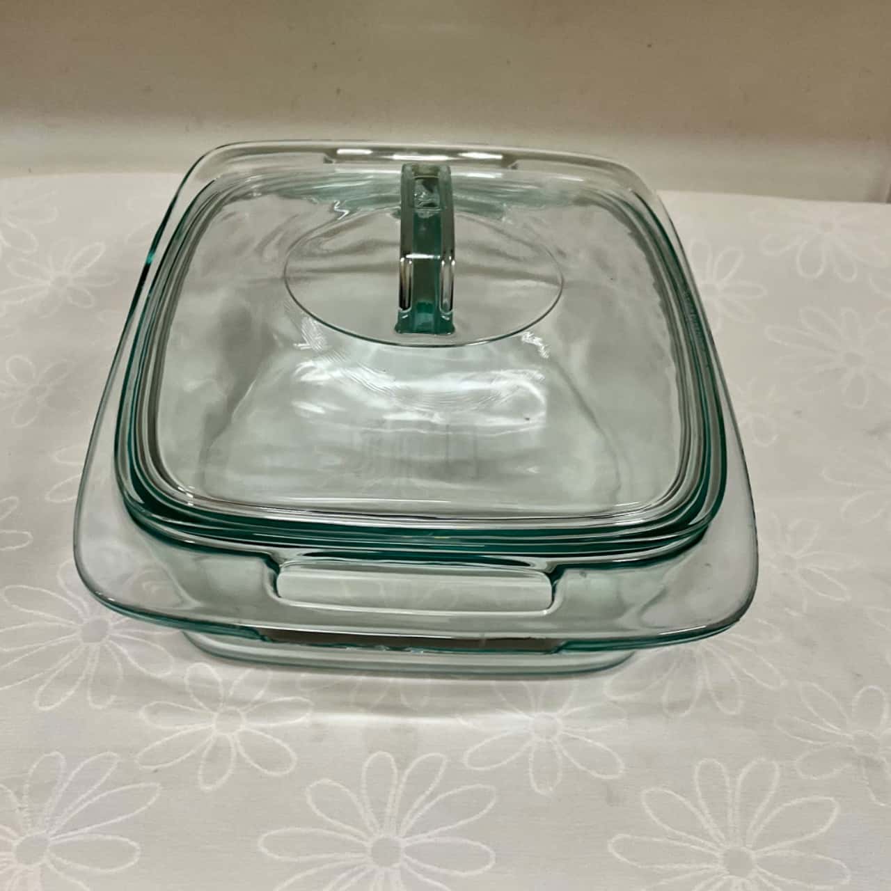 Glass Pyrex caserole dish with Lid 31cm long.(s)