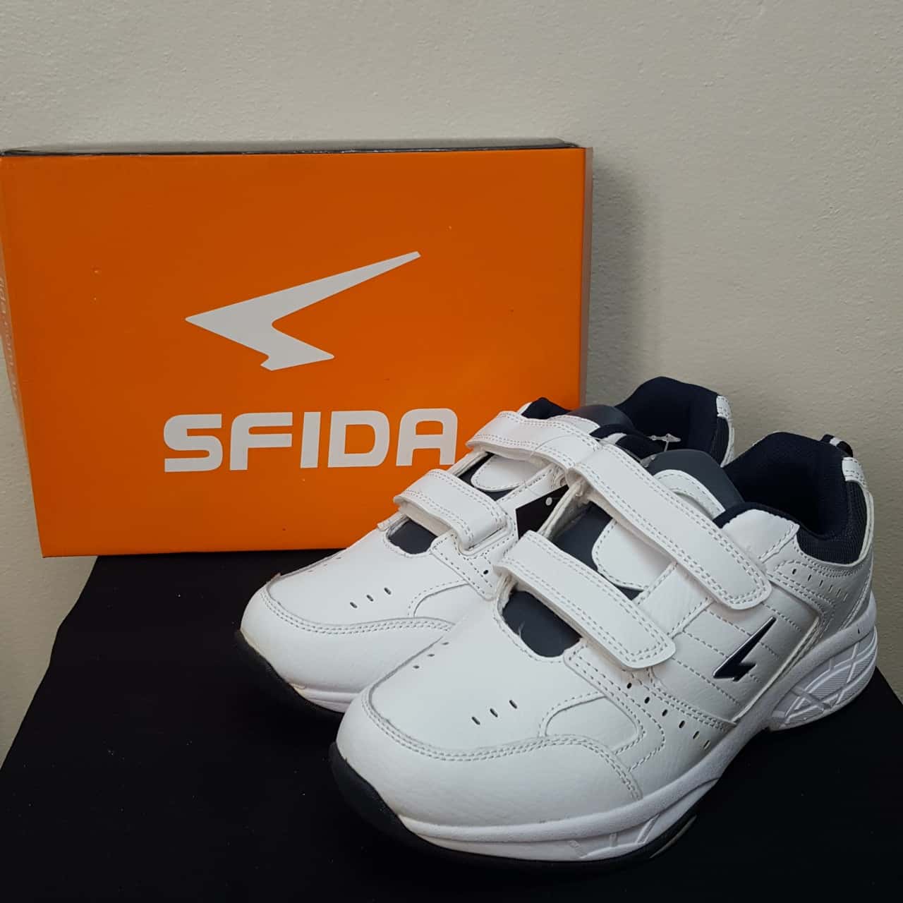 Sfida DEFY White/Navy Blue School runners Unisex Junior US size 4
