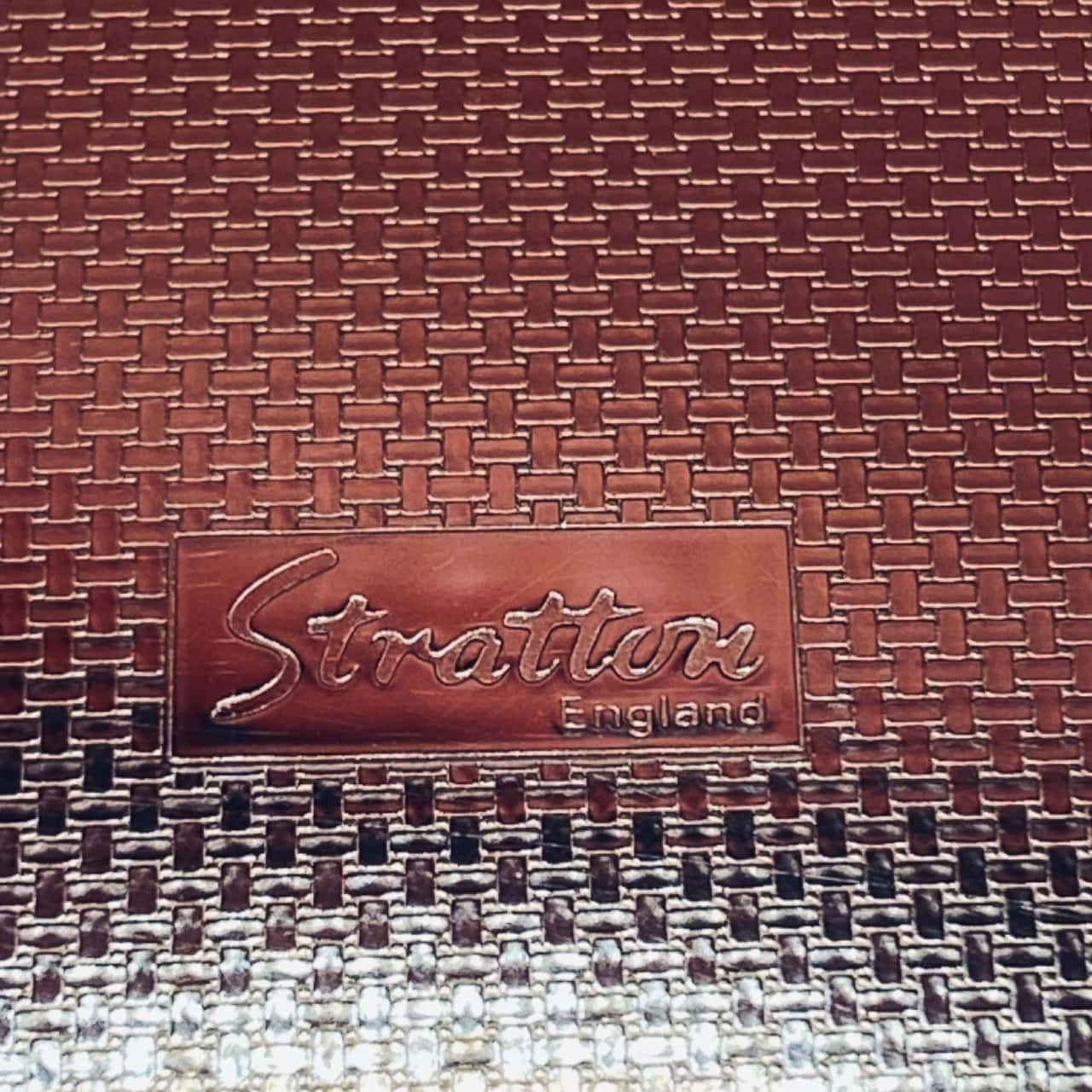 Stratton London Womens Powder Compact Gold (s)