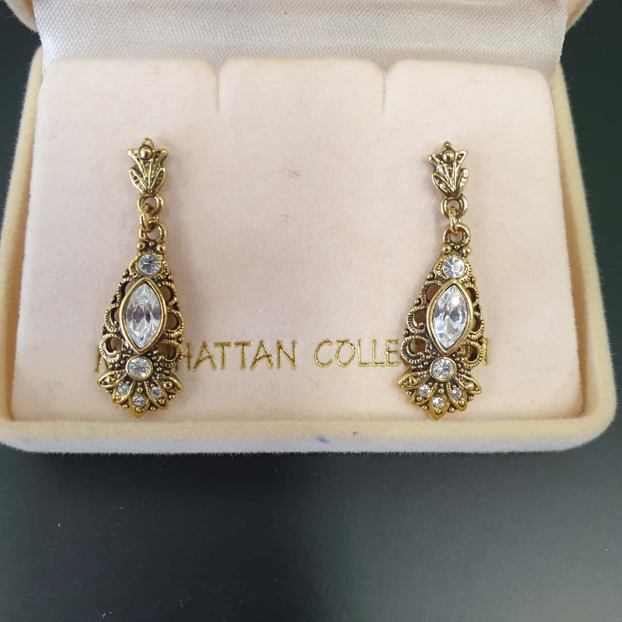 Womens Vintage Manhattan Collection "Focus" Gold Tone Earrings.