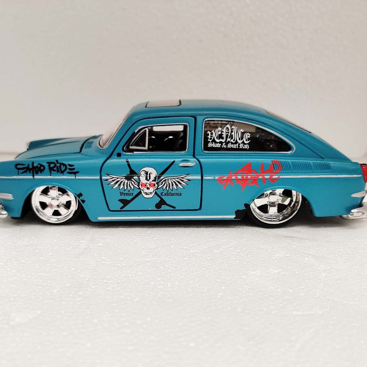 Model 1967 VW Fastback Car scale: 1/24 - Maisto Brand(s)