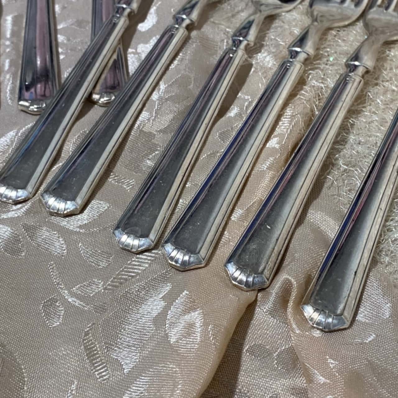 Antique EPNS Grosvenor Delphic Fish 6 knife and fork set