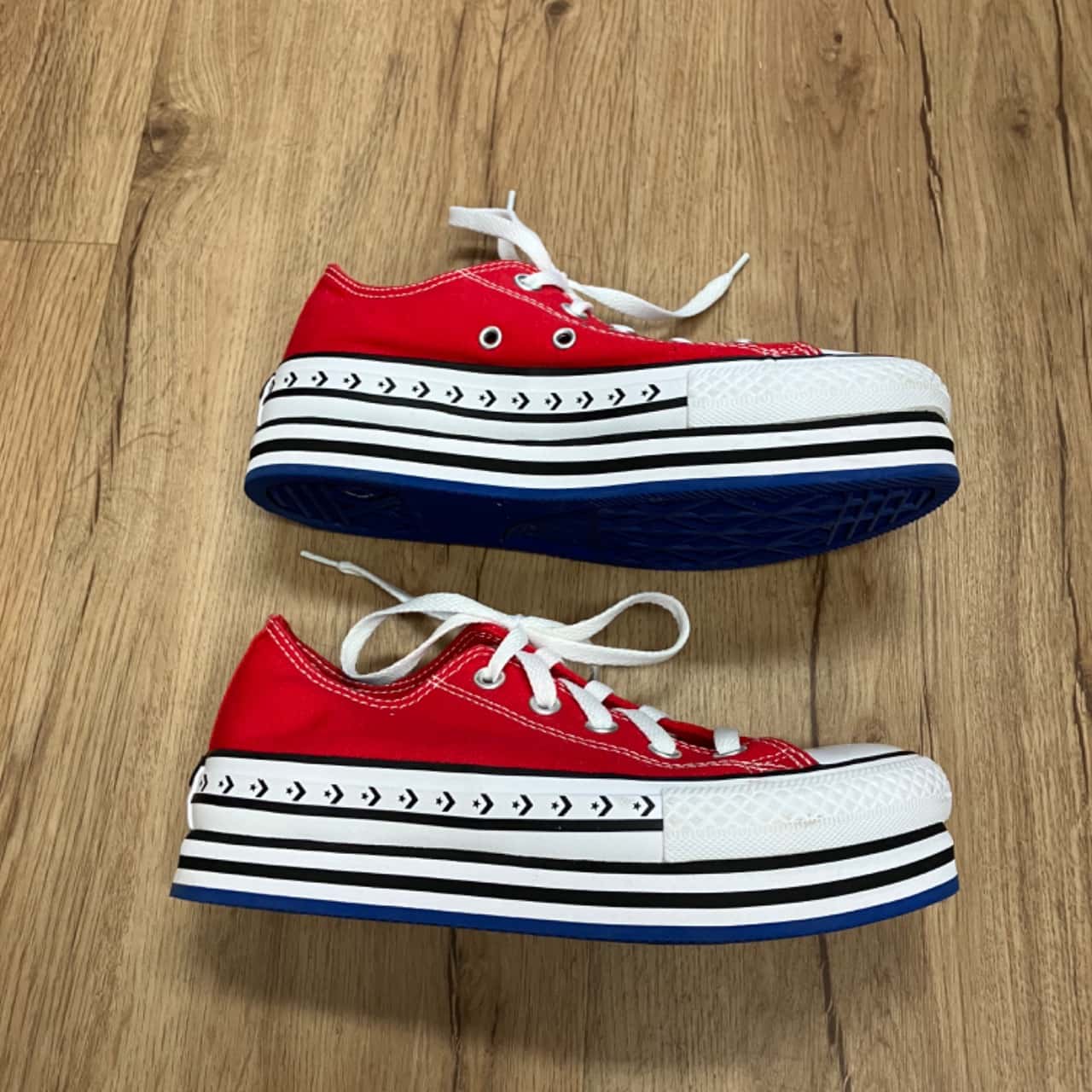 Converse Platform Shoes Size 6 Red (s)