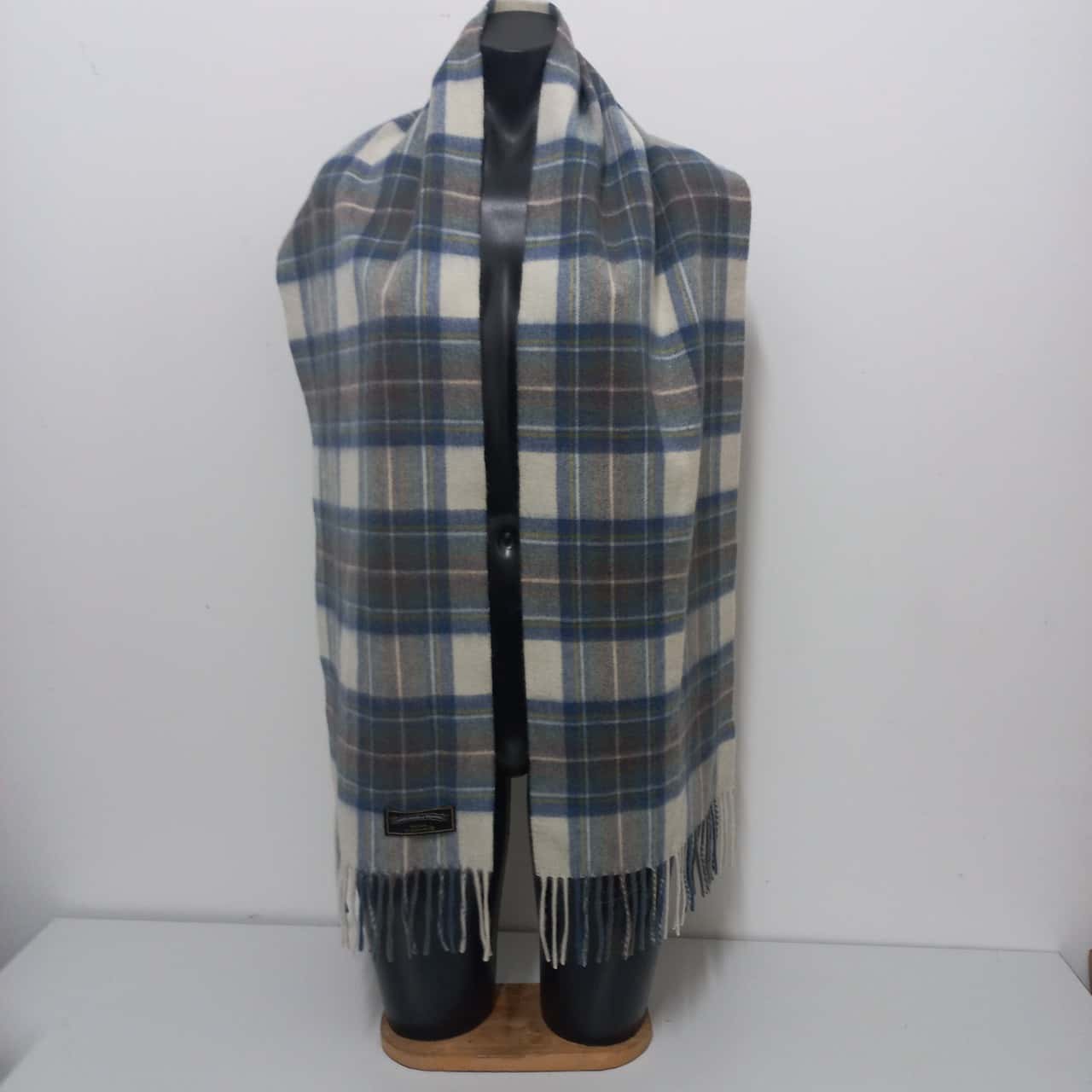 James pringle weavers scarf(s)