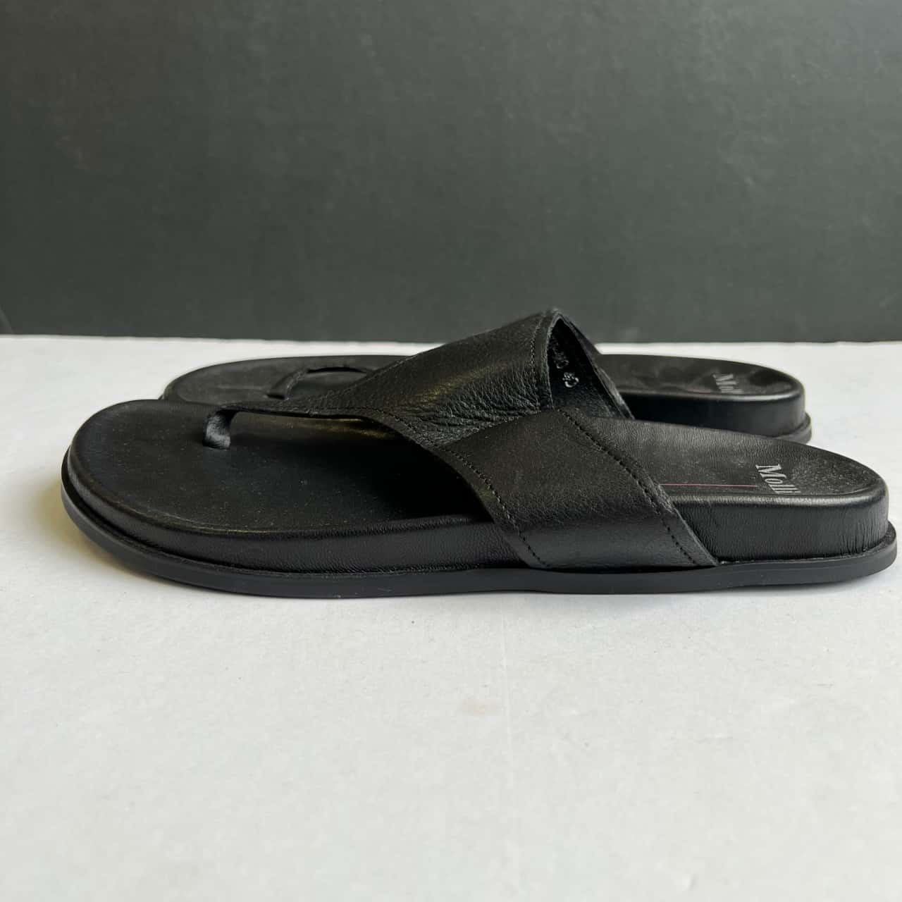 Mollini Womens Size EU 40 Leather Thongs Black