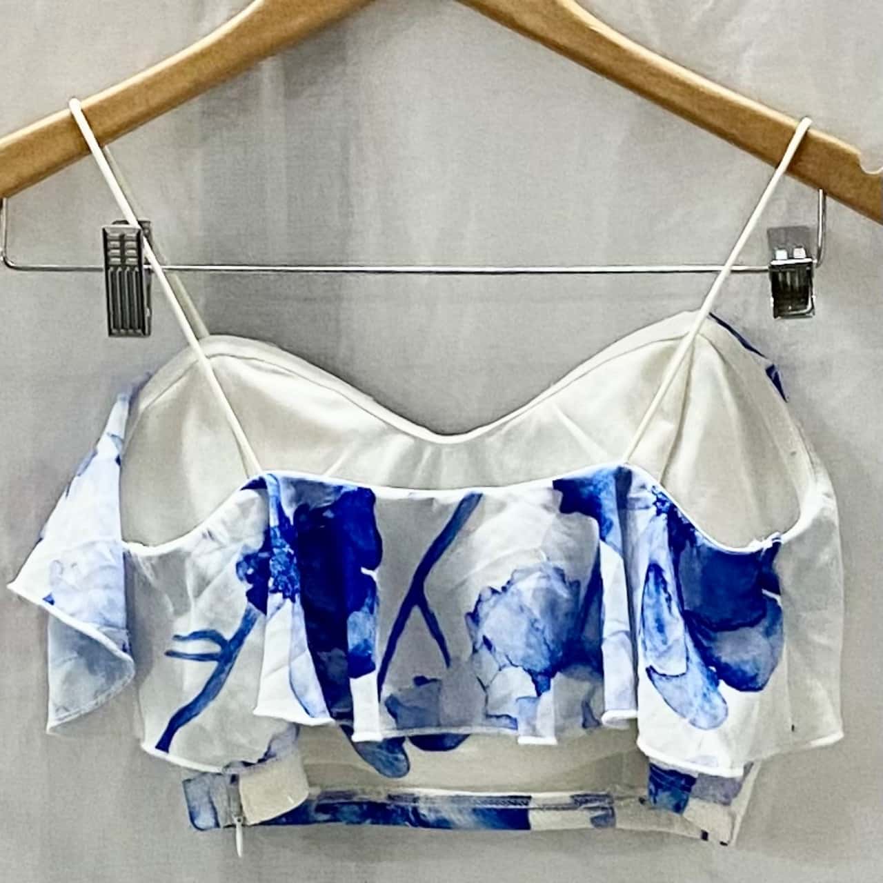 Mooloola Size 10 Cropped Blue / White shoe string Top