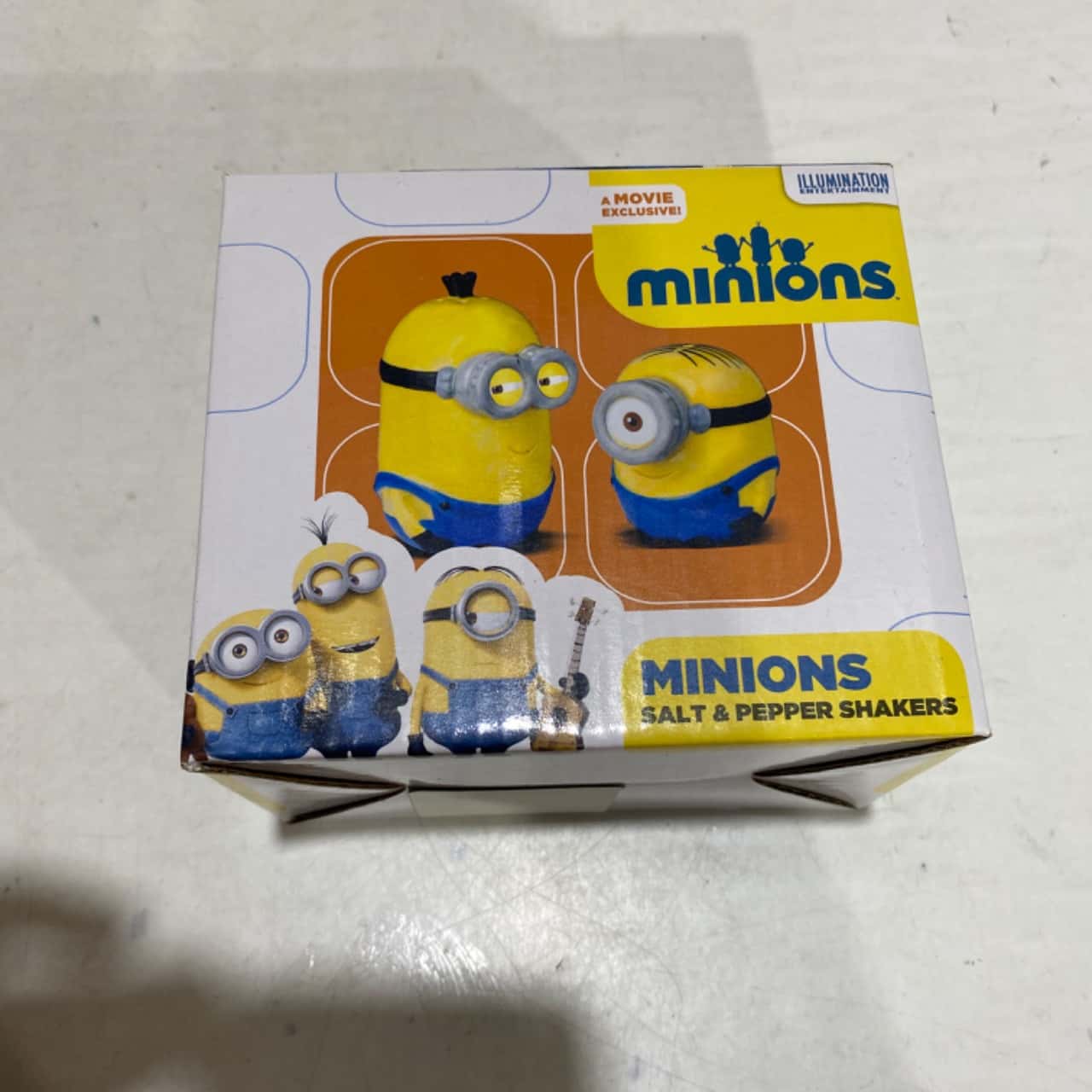 Minions salt and pepper shakers (s)