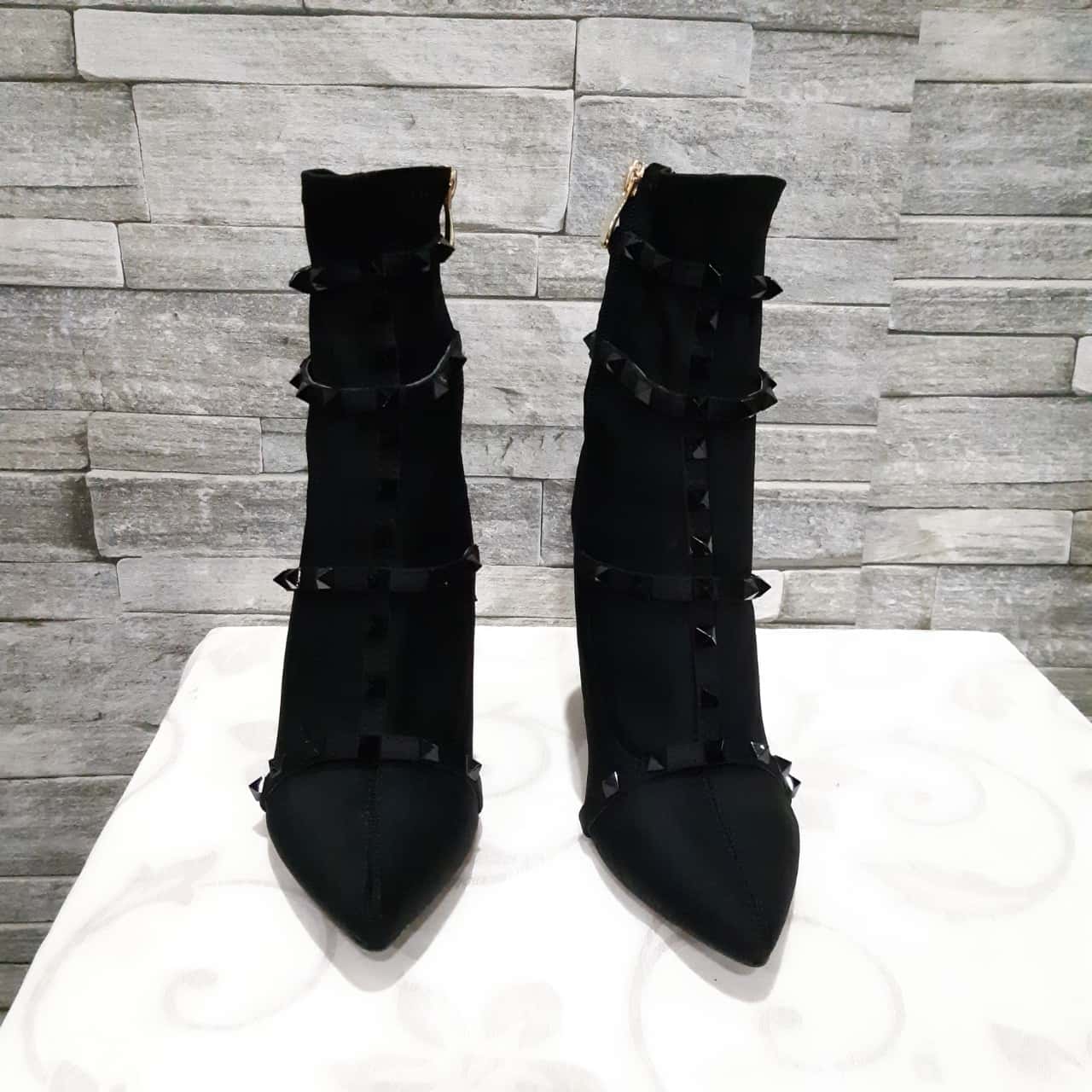 Show Me Womens Size 7 High Heels Ankle Boots Black