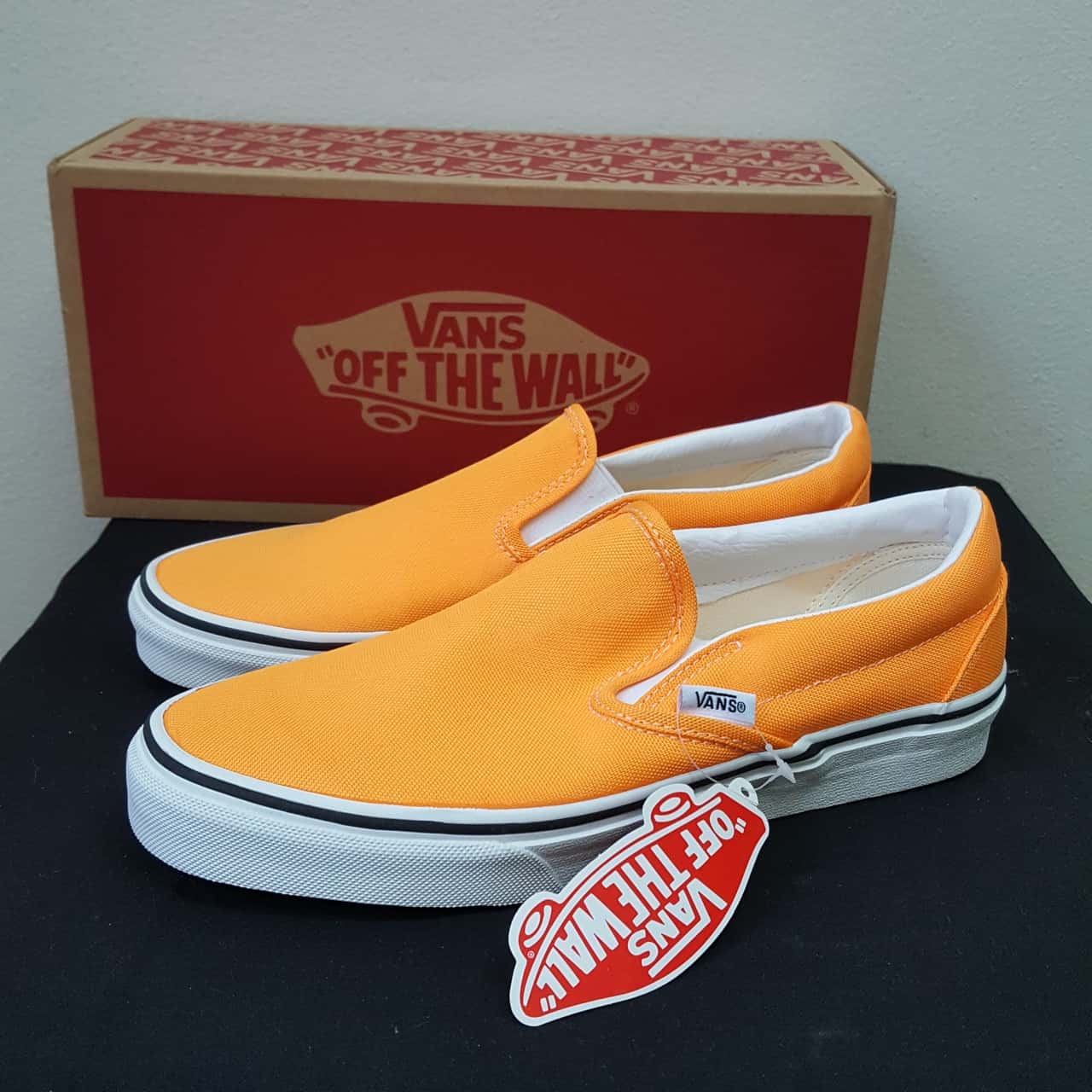 Vans Neon Orange Classic Slip on Shoes Unisex size M-6.0 F-7.5