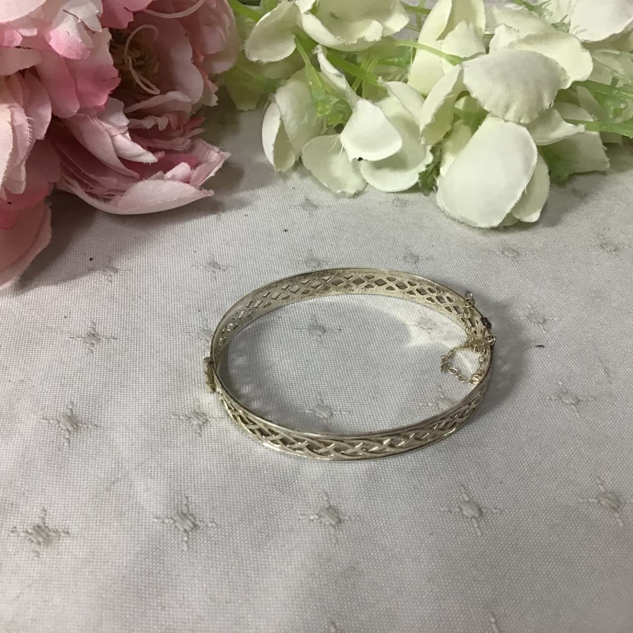 Womens Silver Coloured Decorative Cut-out Pattern Hinged Bracelet(s)