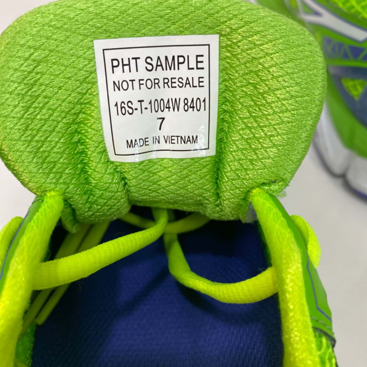 BNWOT Asics Womens FluidRide Size 7 Sneakers / Trainers Green / Yellow