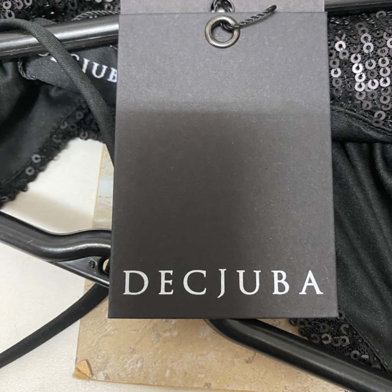Decjuba Womens Size 10 Singlet Black RRP $89.95(s)