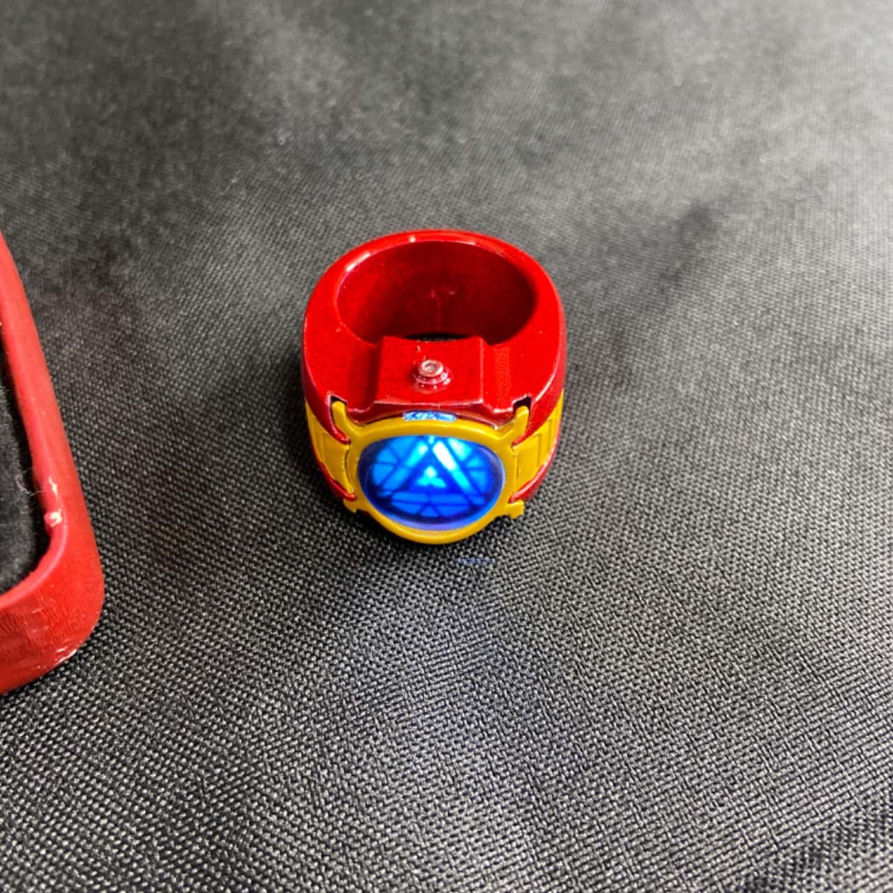 Marvel Unisex Rings Black / Red / Yellow Arc Reactor(s)