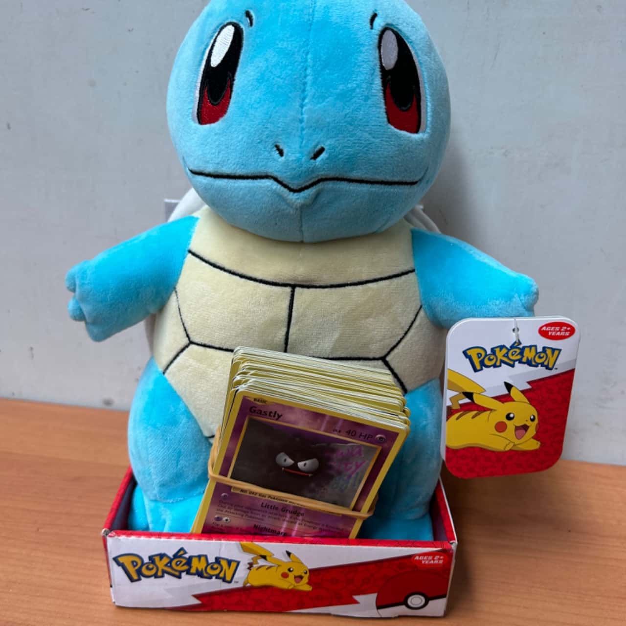 Pokemon - Squirtle including assorted bunch of pokemon cards (s) Pokemon - Squirtle including assorted bunch of pokemon cards (s)