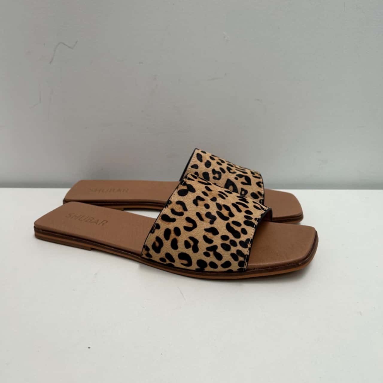 Shubar Size 40 Animal print slides