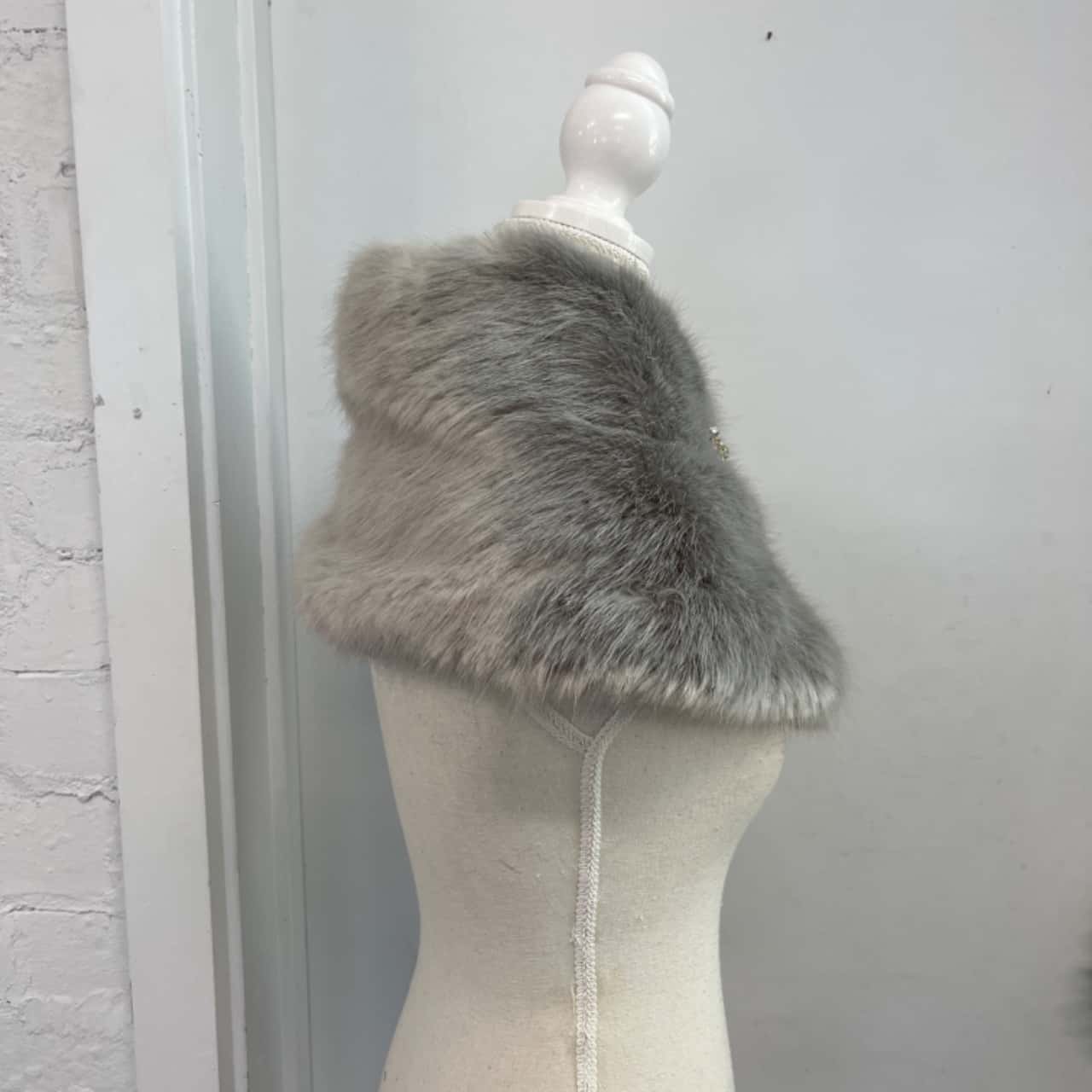 Ted Baker Sample Grey Faux Fur shoulder wrap with diamonte Brooch. (s)