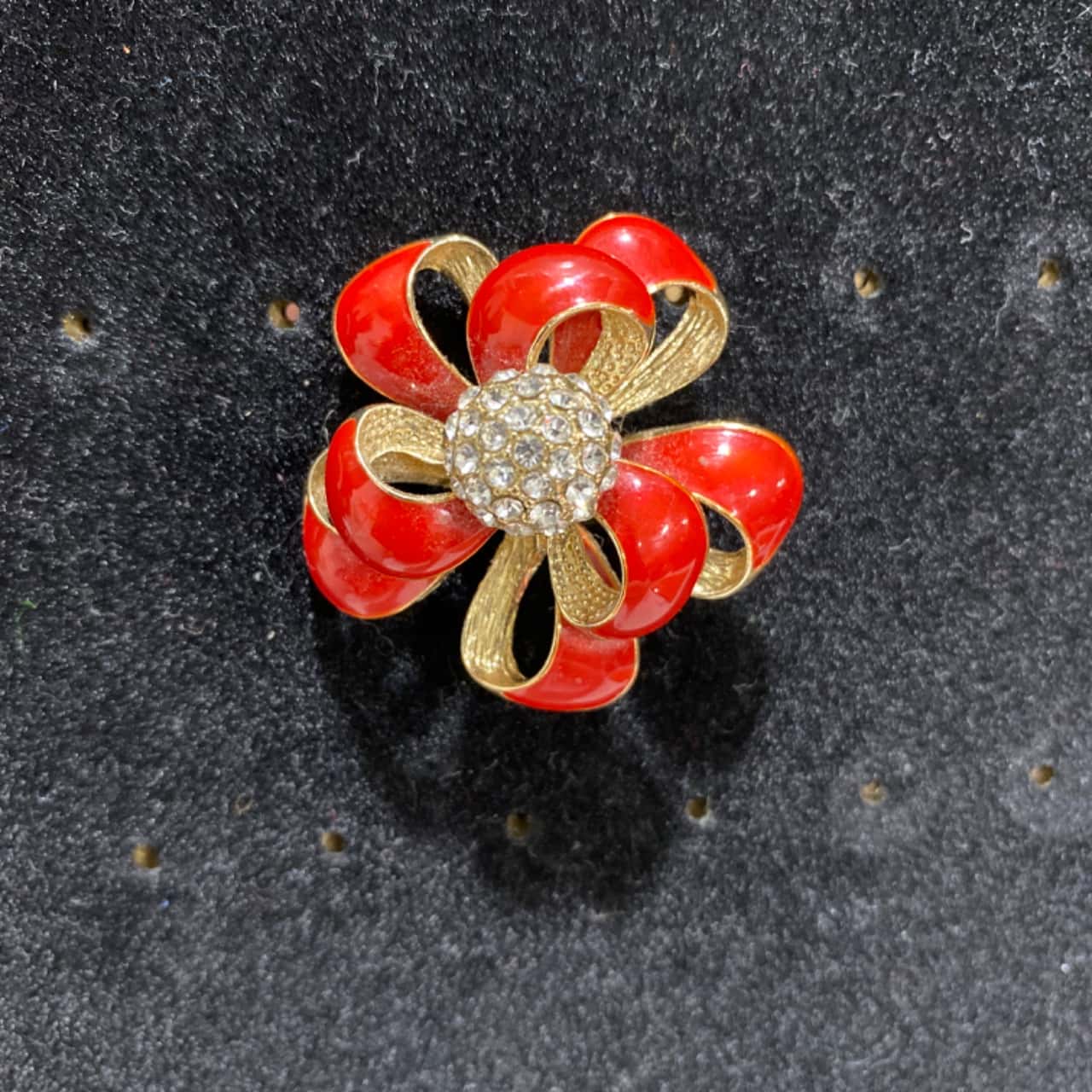 Womens Brooch Gold / Red Diamonte centre(s)