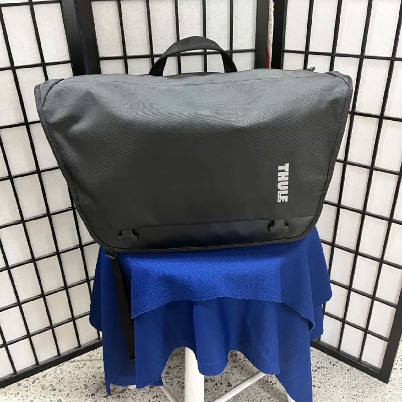 Thule covert DSLR Messenger Bag.(s)