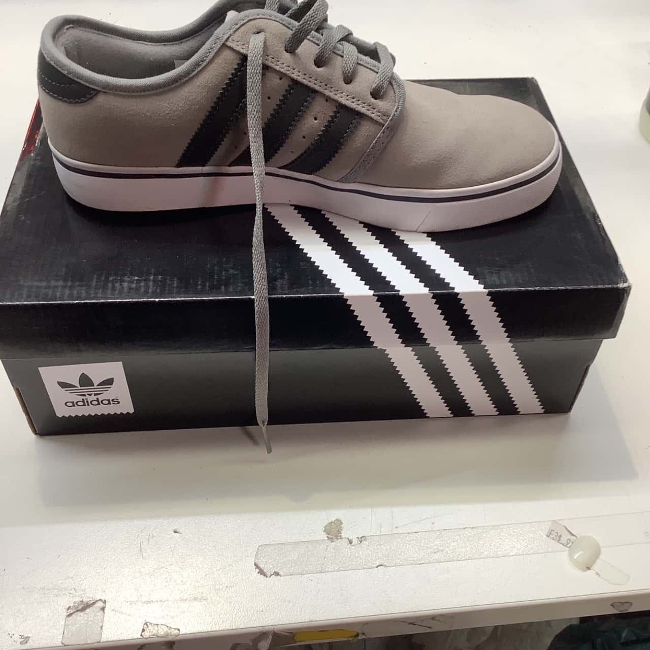 Adidas Mens Size 7 Grey (s)