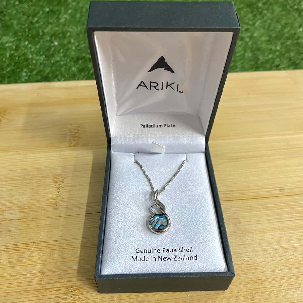 Ariki Palladium Plated Paua Shell Necklace (Boxed)