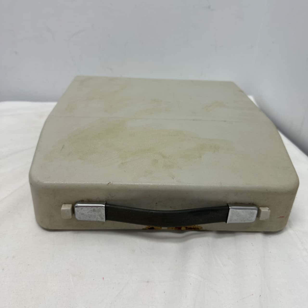 Vintage Manual Typewriter withe Carry Case Lid(s)