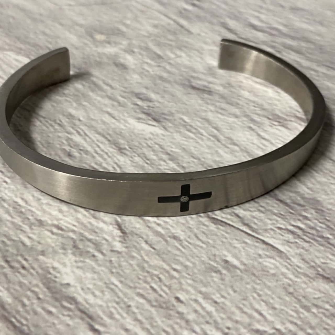 Stainless steel cuff bangle