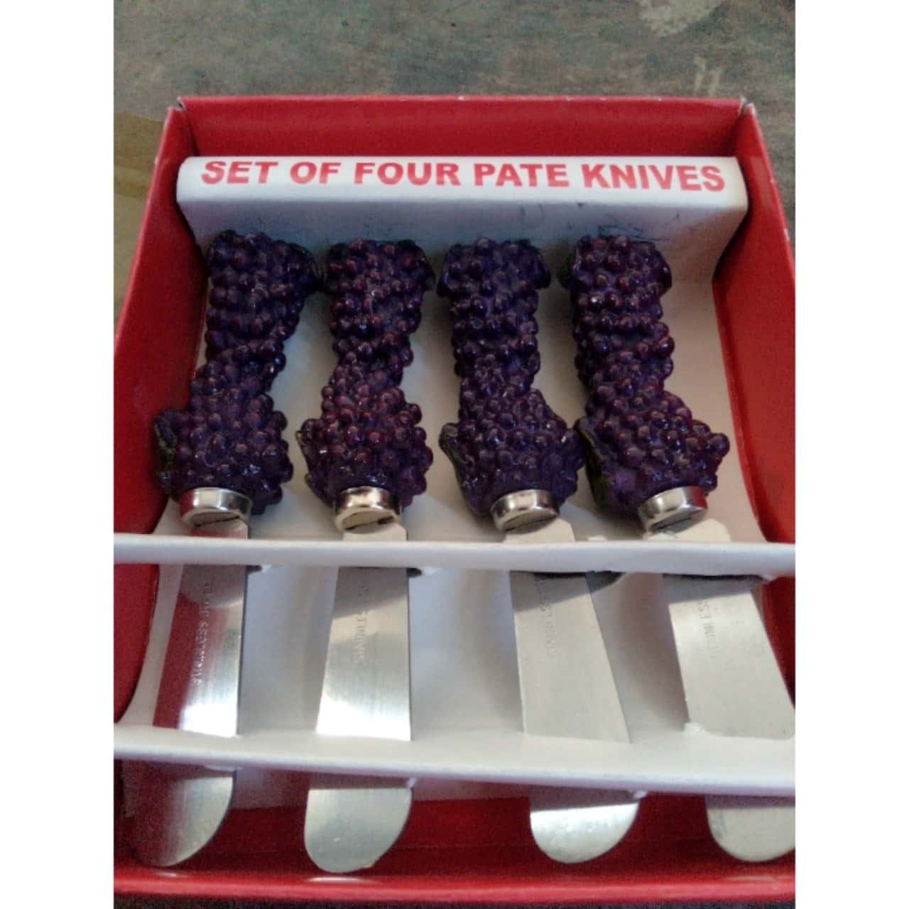 Cute Retro Grape Pate Knives Set 4