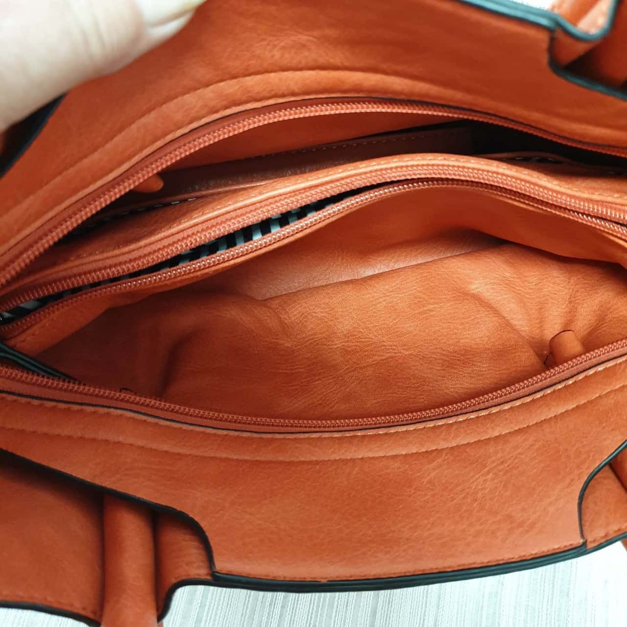 Black Caviar Designs Gorgeous Classy Reddy / Orange Cross Body Handbag ...