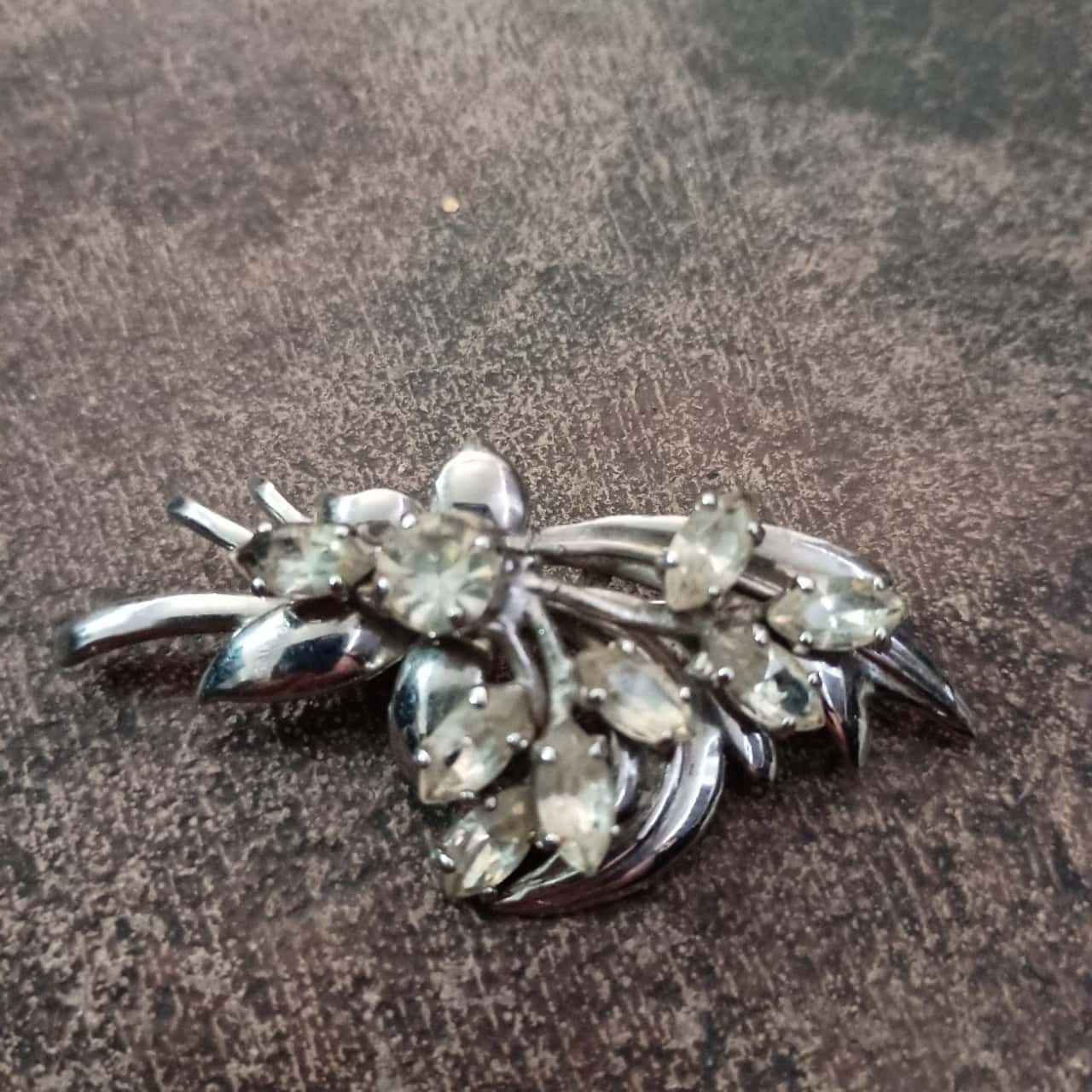 Silvery Leaf Sparkly Brooch