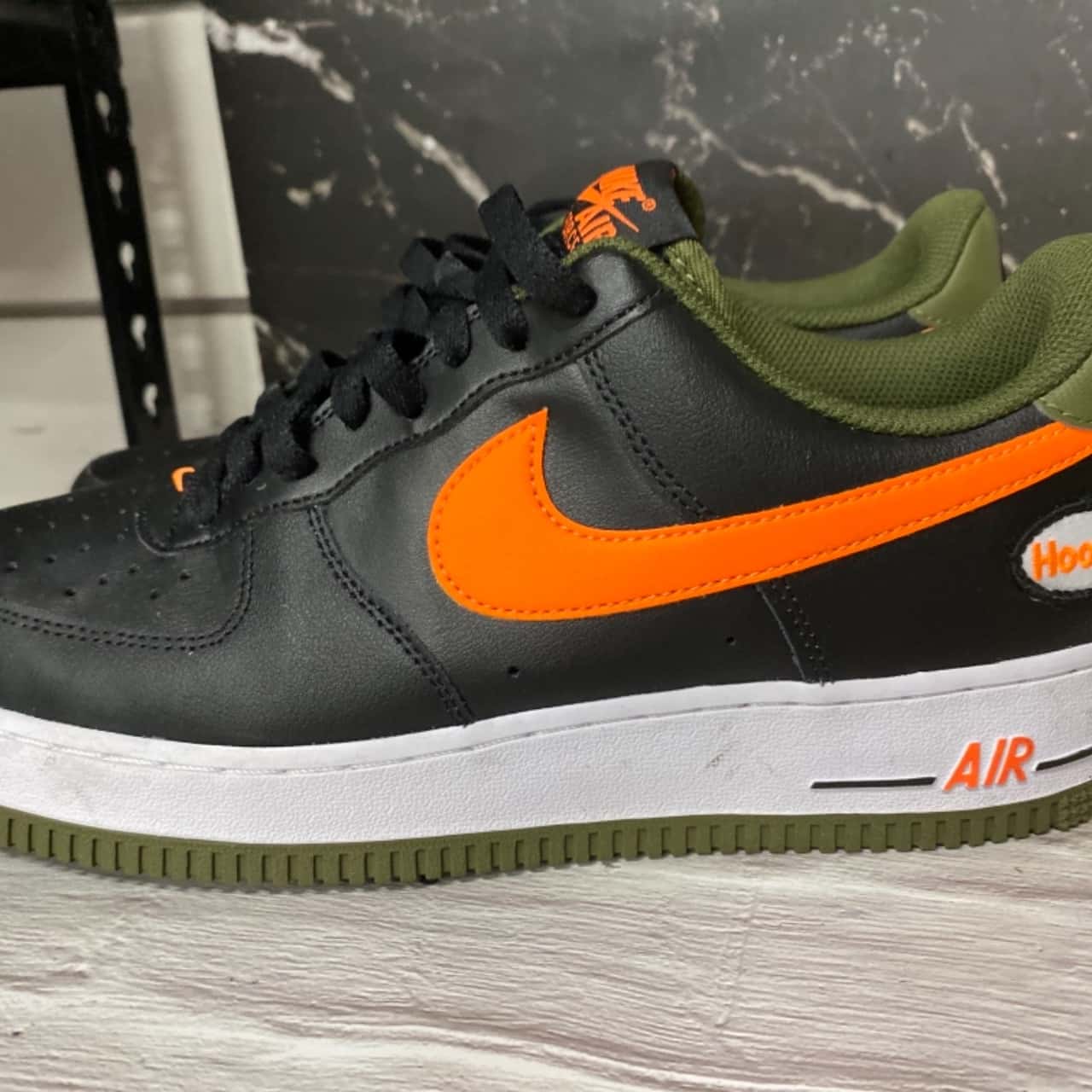 Nike Air Hoops Size 10 Black / Orange (s)