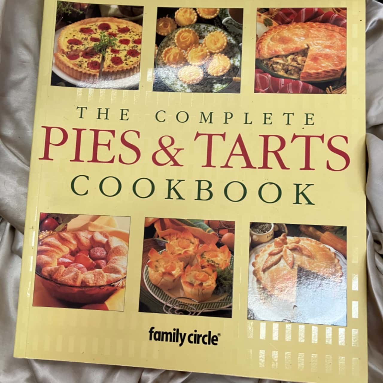 The complete Pies & Tarts Cookbook (s)