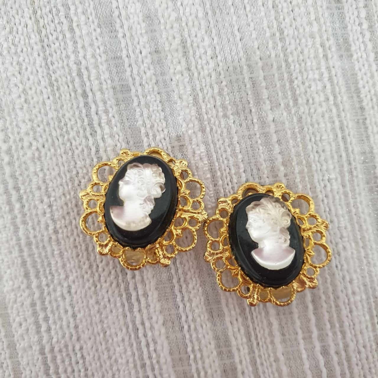 Striking Gold Tone Filigree Carved Pearlessence Opaque Cameo on Black ...