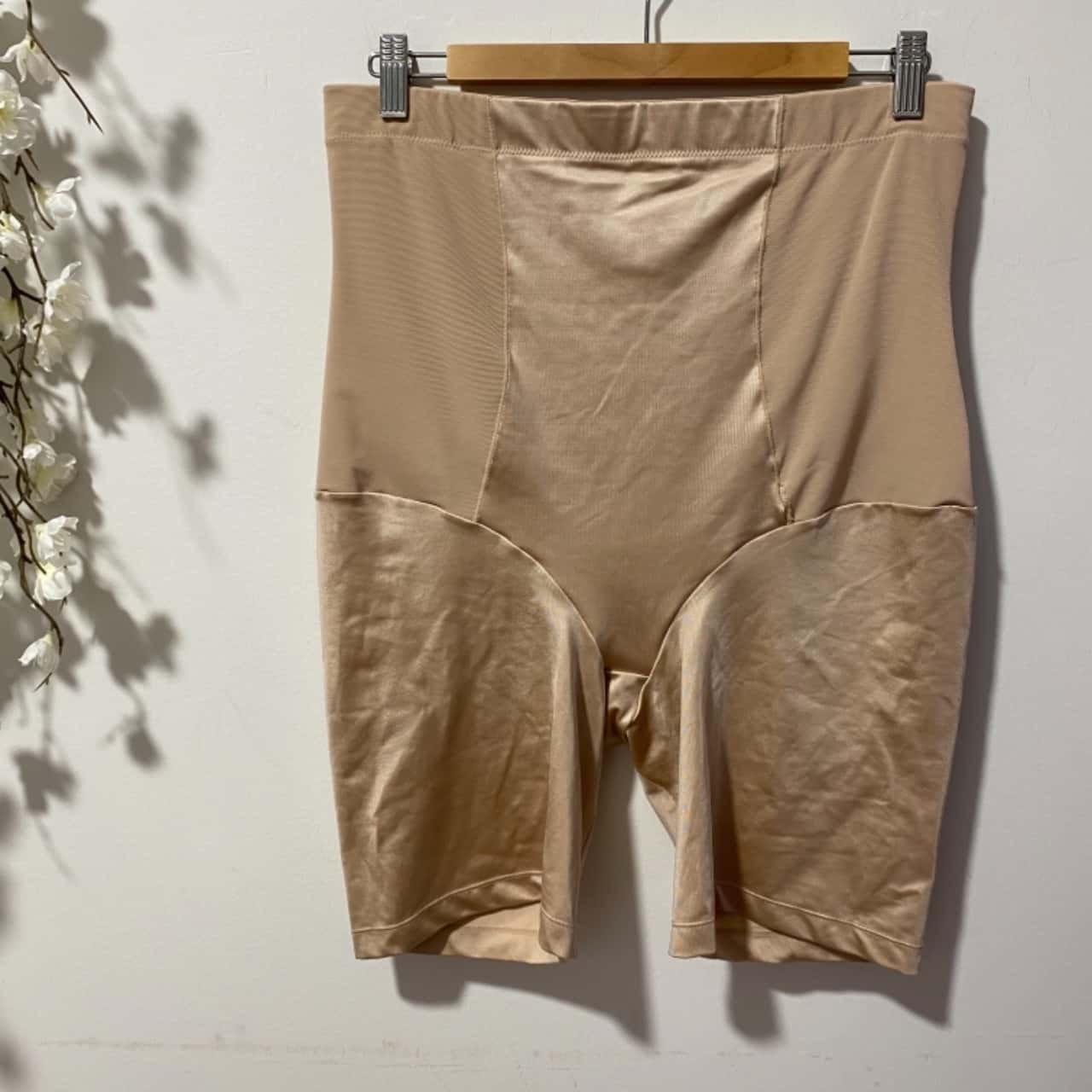 City Chic Womens Size 20 Thigh Shaper (s)