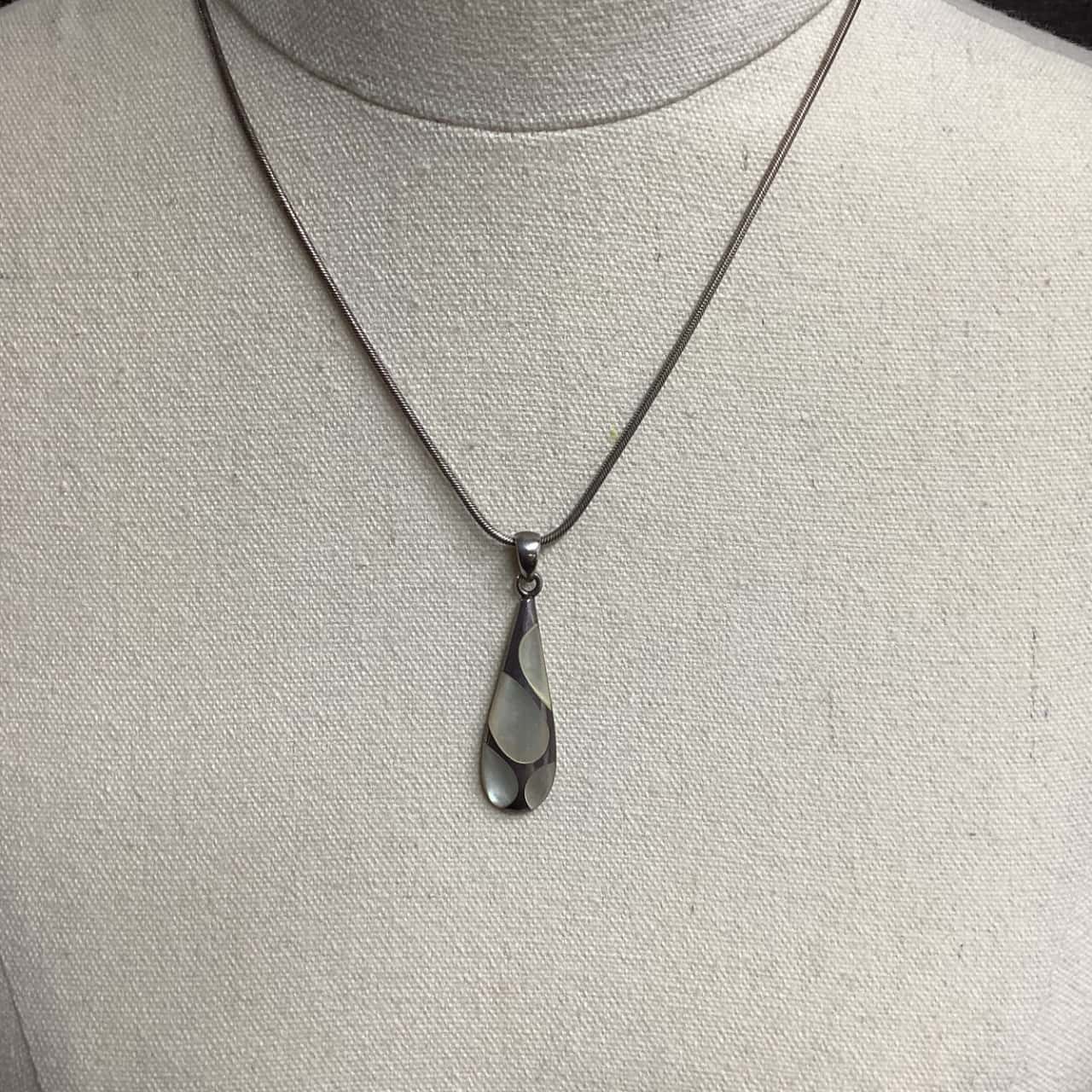 925 silver and shell necklace Silver / White