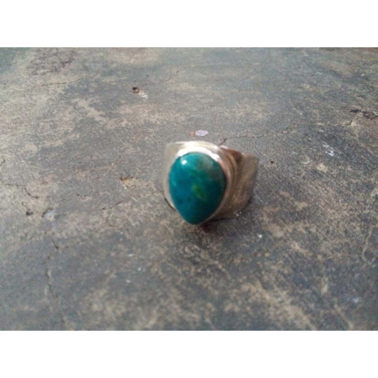 Teardrop Shaped Green Stoned Ring Stamped '925'(s)
