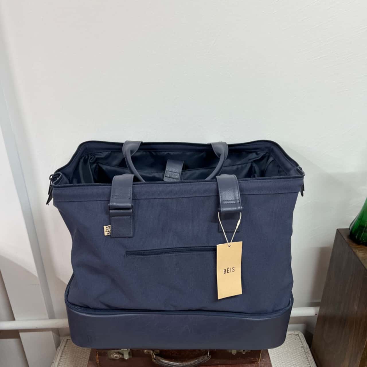 BNWT Beis duffle overnight bag (s)