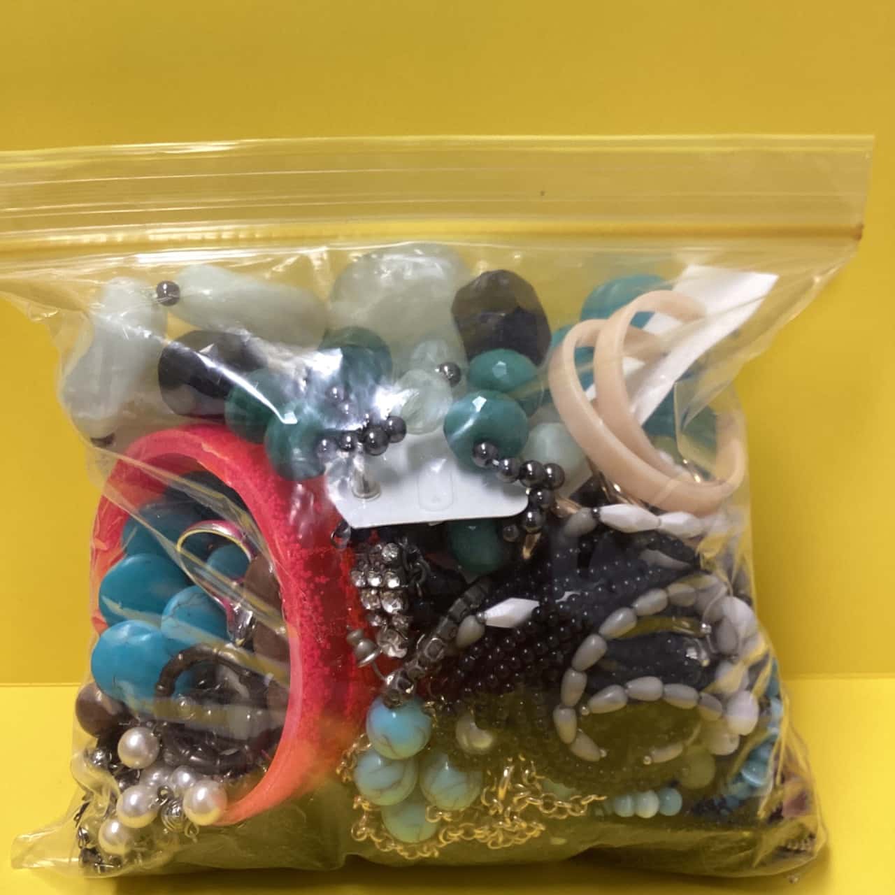 Bag of Assorted Jewellery (2)