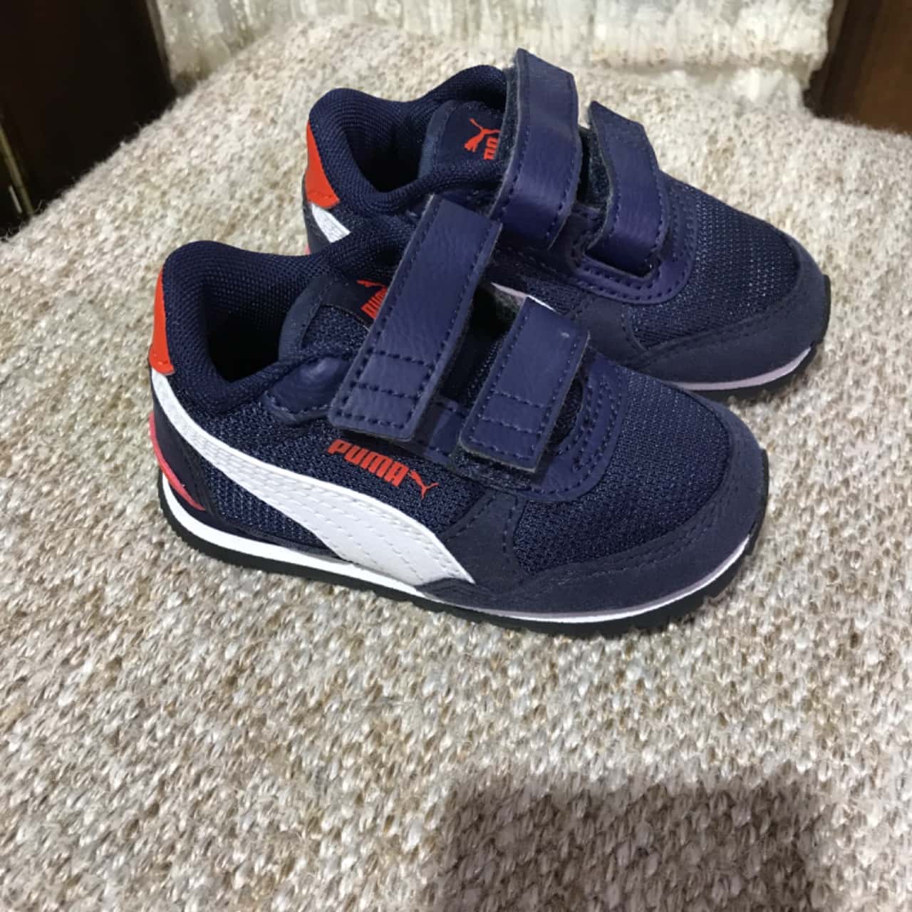 Puma Toddler Size 5 Navy Blue / White V3 runner