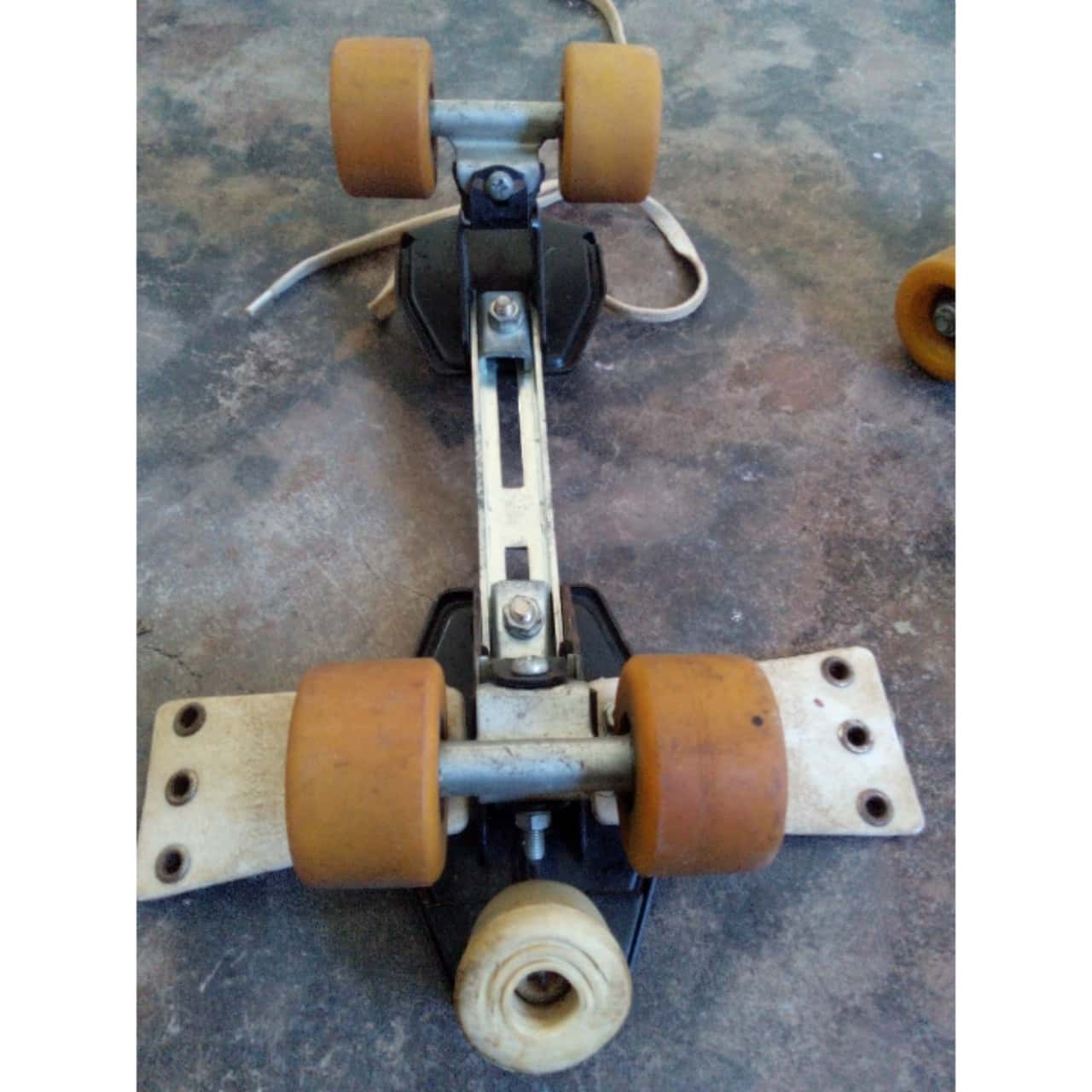 Vintage Strap On Adjustable Skates(s)