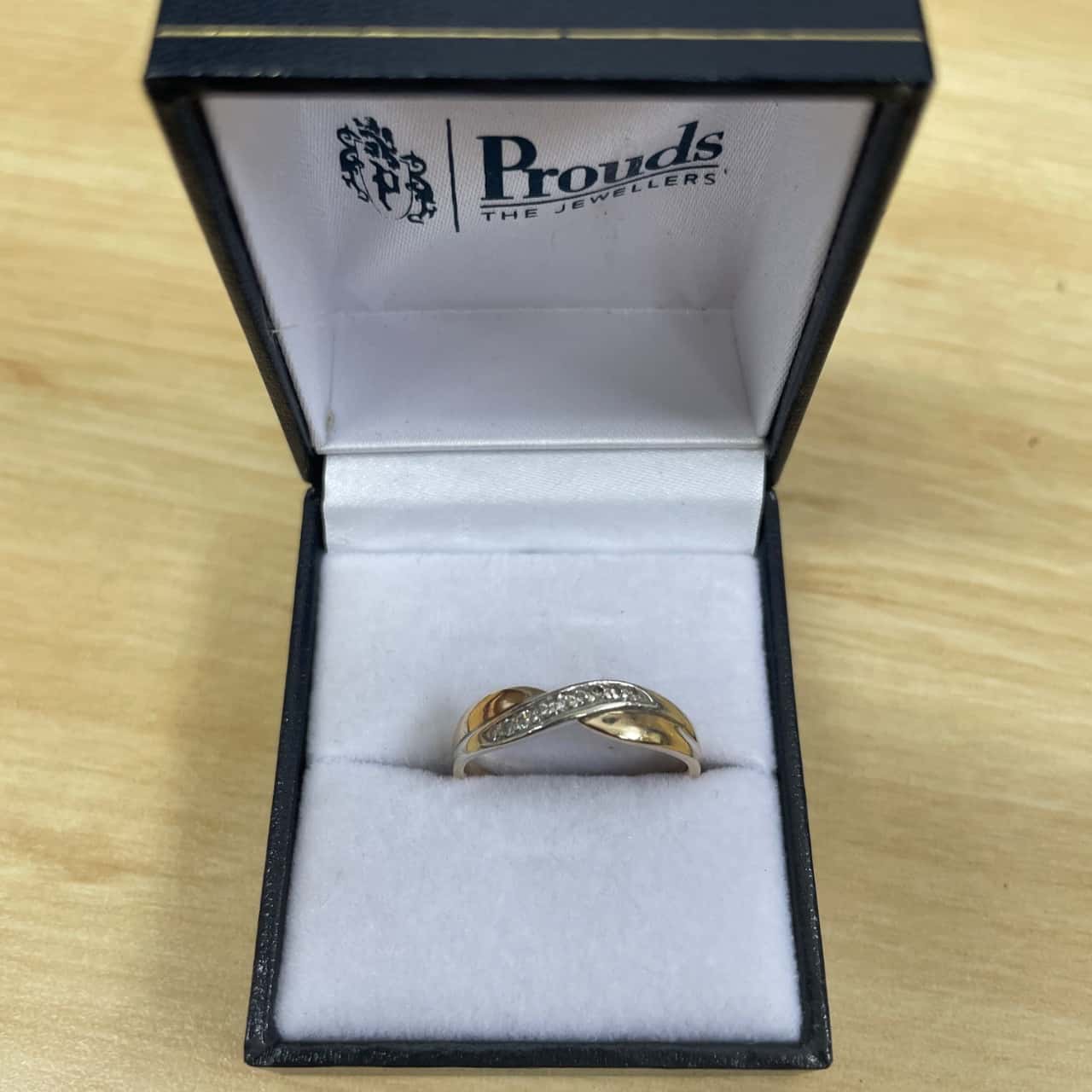 Prouds the Jewellers Womens 9ct Cross over Ring (s)
