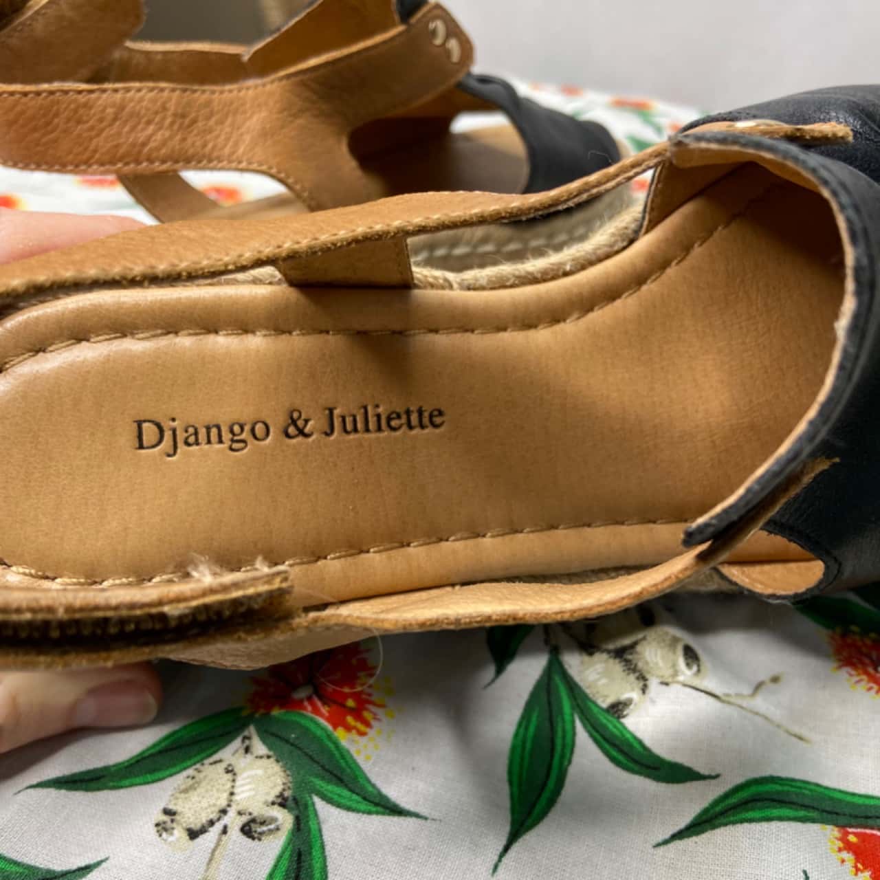 Django & Juliette Alora Wedges Womens Size 39 Black / Brown (s)